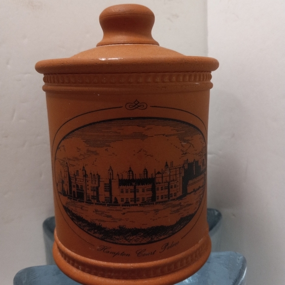 Putmam Pottery | Kitchen | Putman Pottery Jar With Lid Tower Of London ...